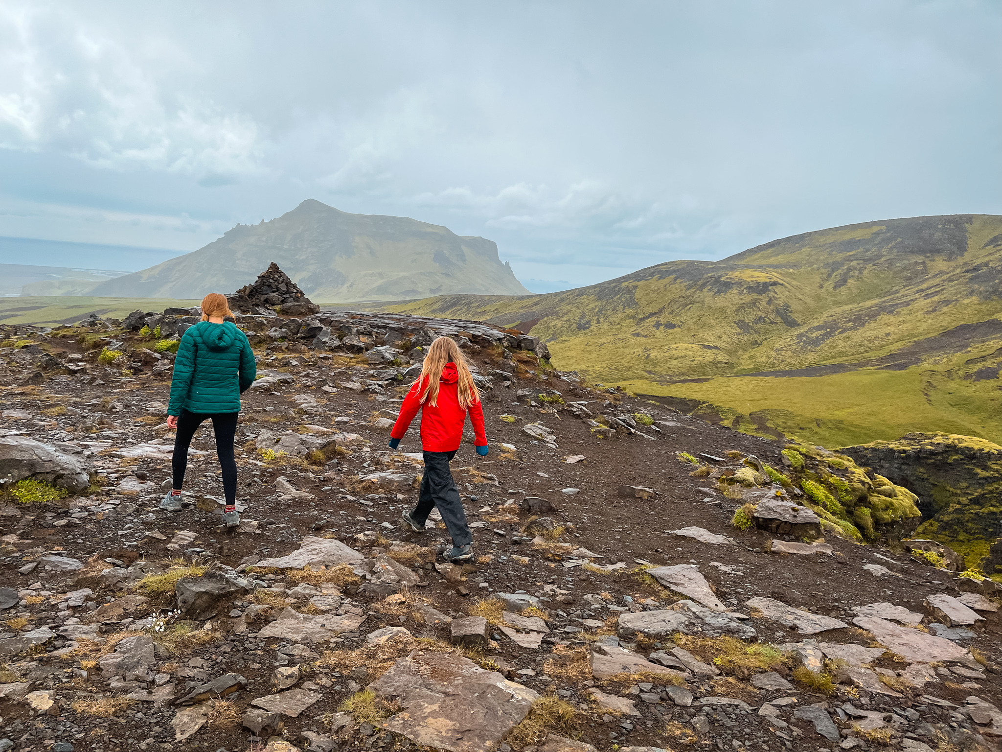 The Unbelievable Skogafoss Waterfall Hike (up the Beautiful ...