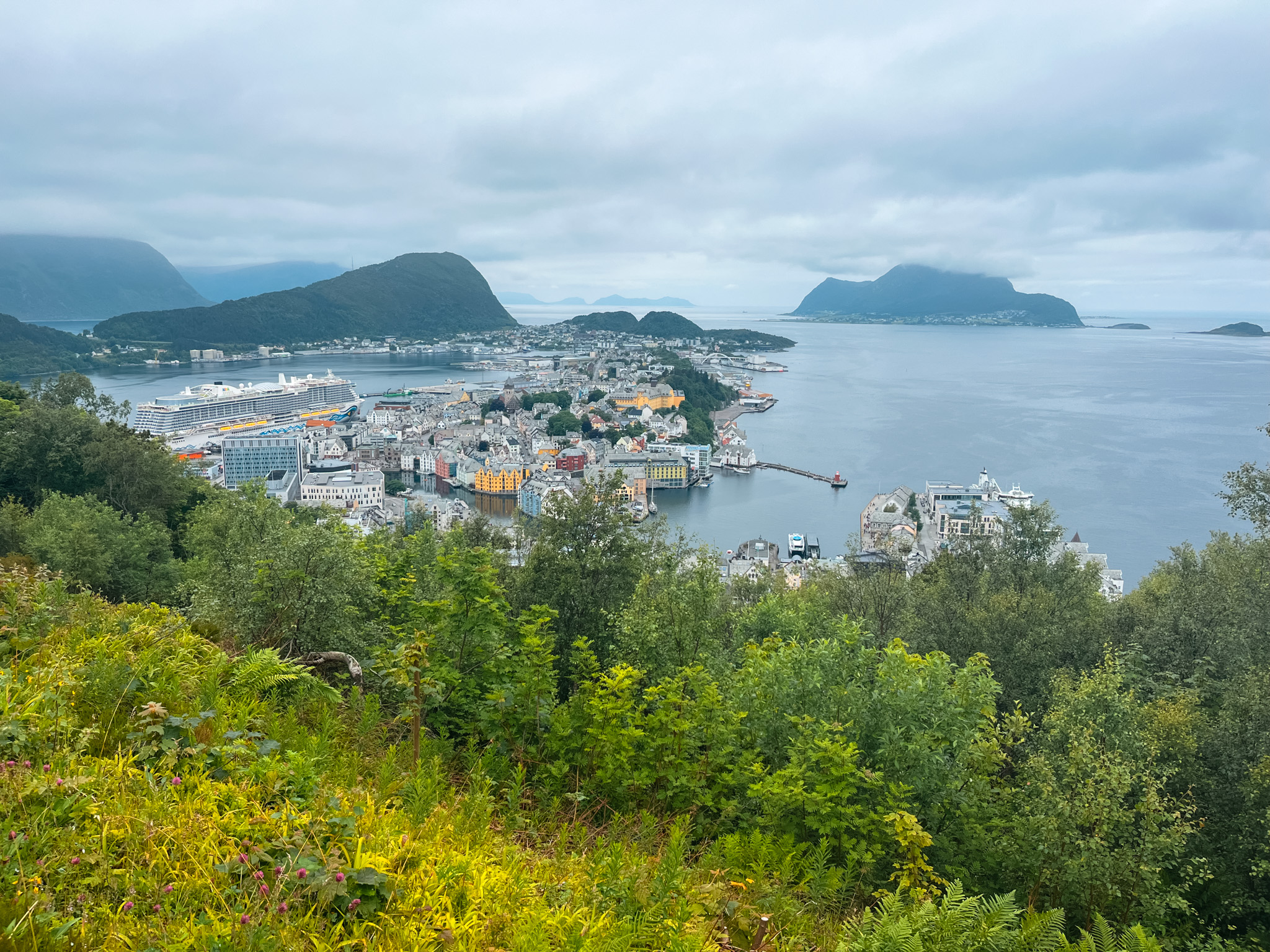 How to Visit or Hike Mount Aksla in Ålesund Norway - Chasing ADVNTR